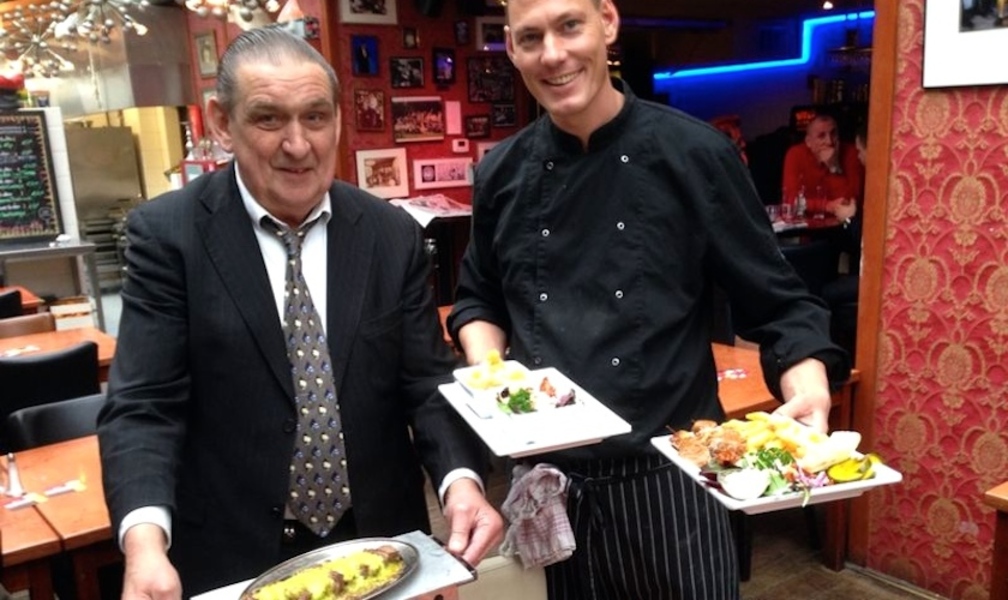 Café Ari is bij uitstek de huiskamer van Rotterdam - De Buik van Rotterdam