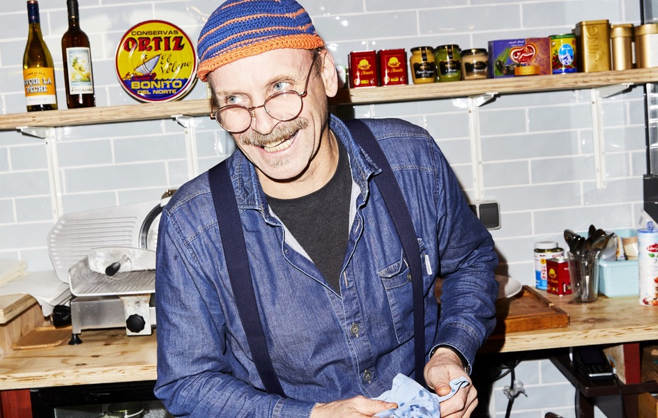 Café Marseille: cult-chef Derk Jan Wooldrik op de bres voor gerechten ...