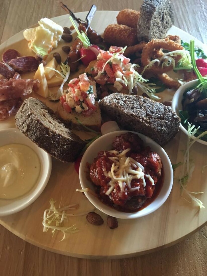 Shared-dining en wijn in de Oude Haven bij Van Leeuwen - De Buik van ...