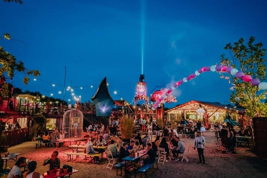 Ervaar het ultieme Thuishaven festivalgevoel op het grootste terras van ...