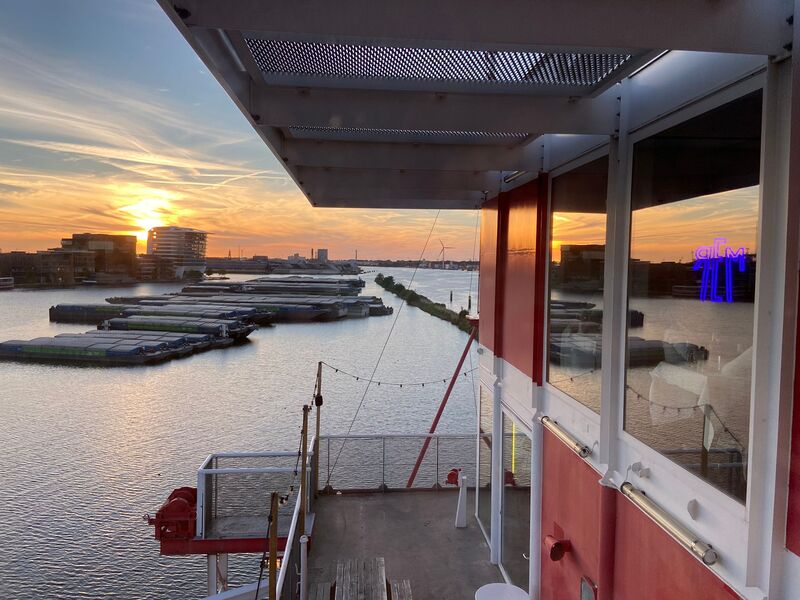 REM bar, restaurant en rooftop - De Buik van Amsterdam