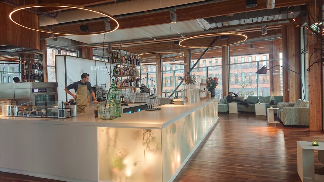 De duurzaamste hotspot op de Zuidas: restaurant Circl - De Buik van ...