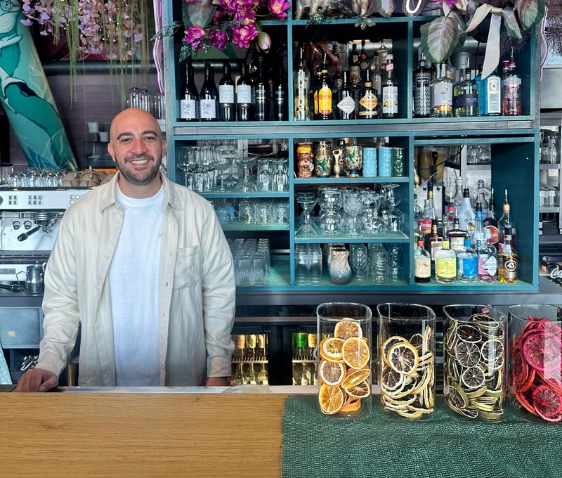 By Ami Café: de nieuwe brunchplek in de Wijnhaven waar je nooit meer ...