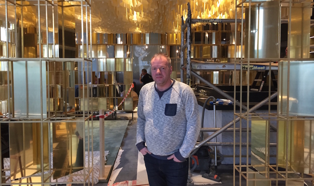 Andere tijden: met Joelia speelt Mario Ridder daar op in - De Buik van ...