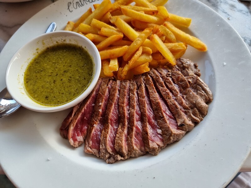 L’Entrecote et les Dames - De Buik van Amsterdam