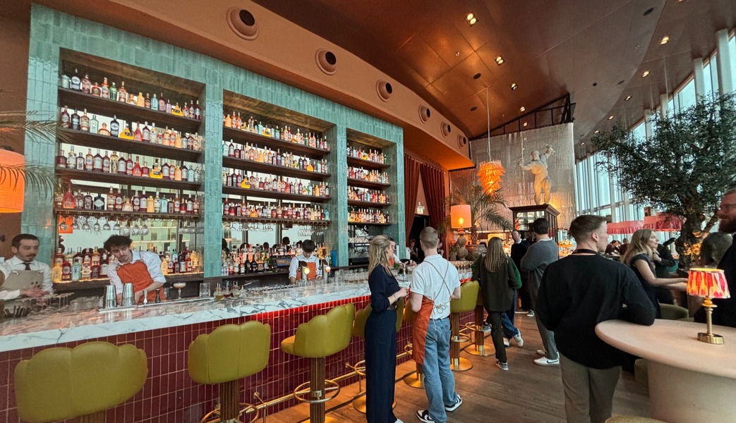 Hasta La Vista: stijlvol tafelen met uitzicht over de stad - De Buik ...