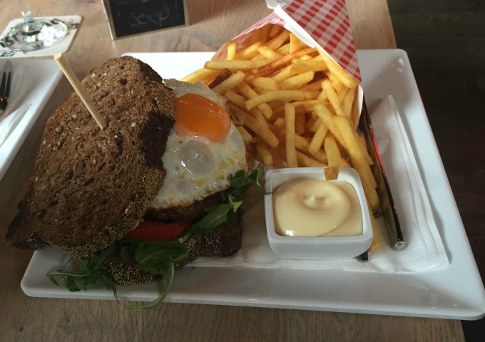 Café Pol is vernieuwd, maar toch als vanouds - De Buik van Rotterdam