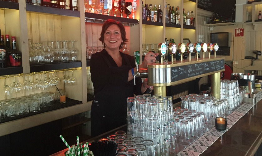 Café Pol is vernieuwd, maar toch als vanouds - De Buik van Rotterdam